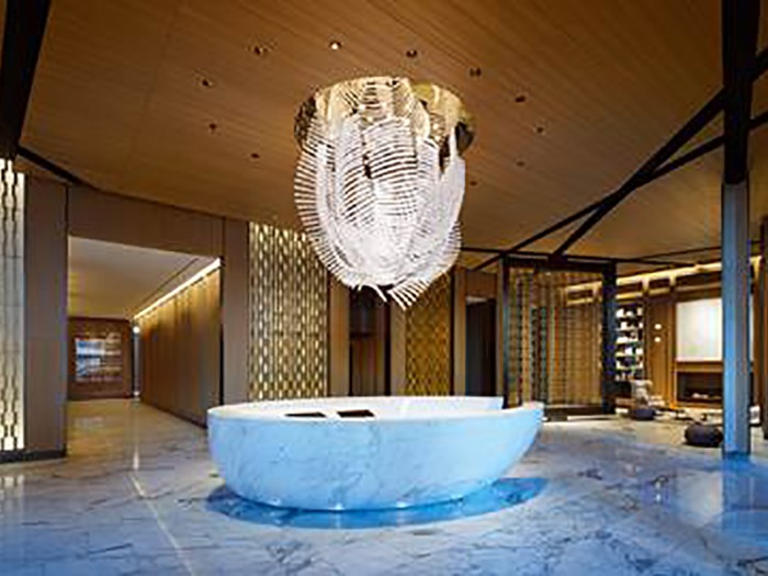 Lasvit creates glass art installation – darc magazine